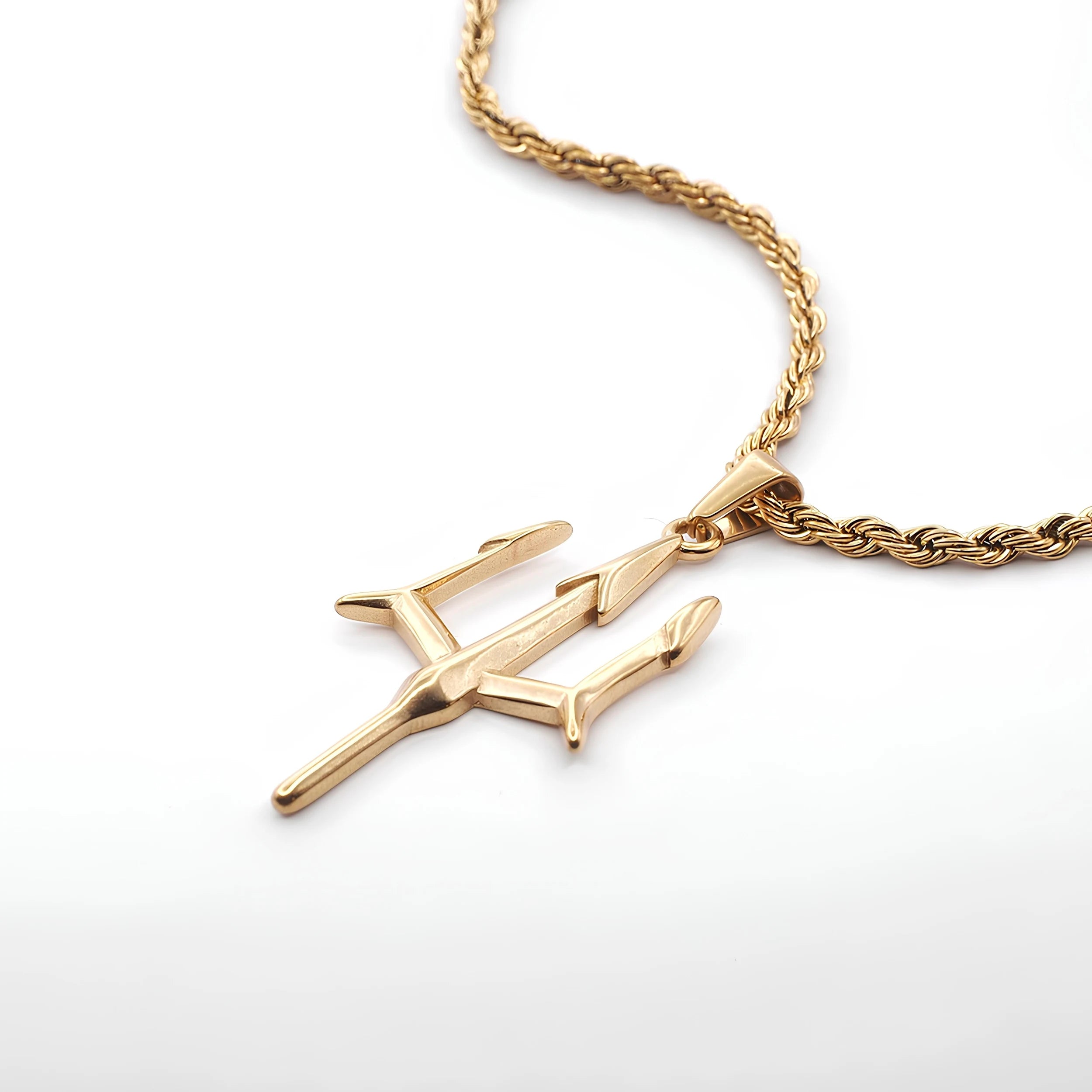 Neck pendant «AEGIS» – Royale Chain